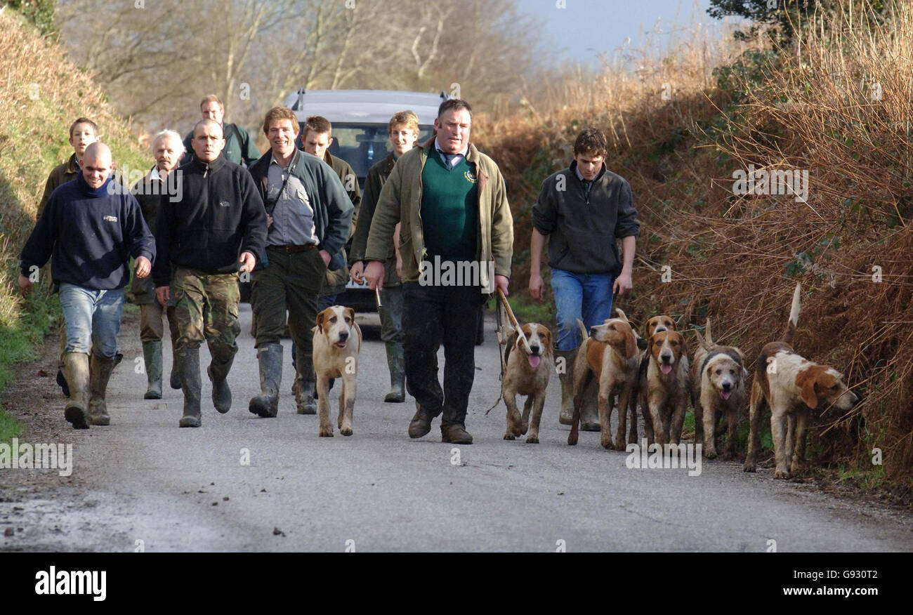 Dulverton Farmers Hunt Huntsman Anthony Allibone (centre) with helpers ...