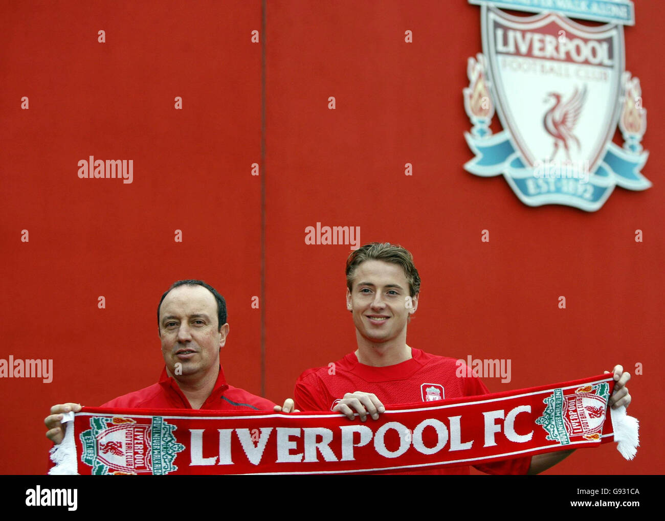 Liverpool's new signing Jan Kromkamp (R) poses for photographers with ...