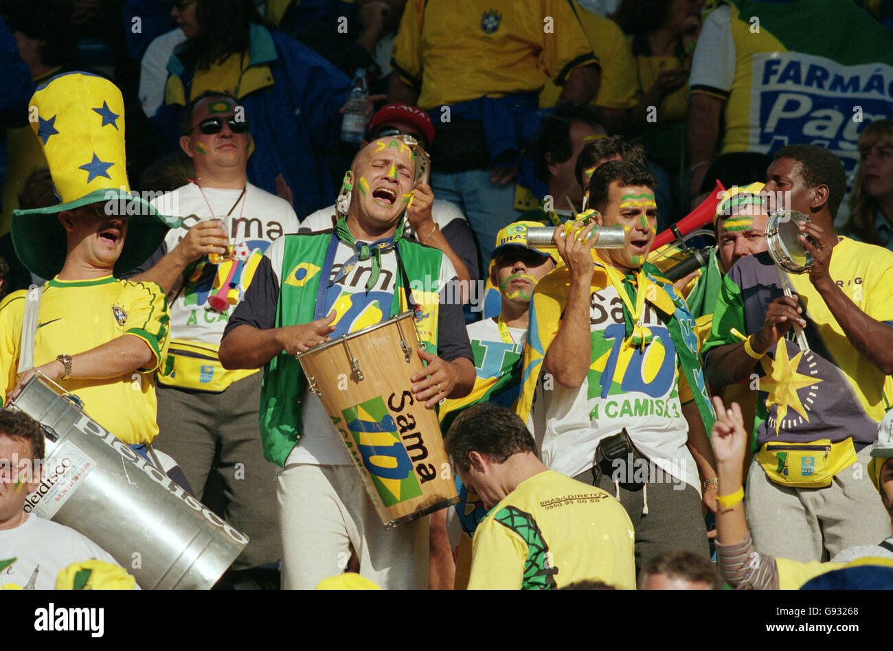 Samba world cup hi-res stock photography and images - Alamy