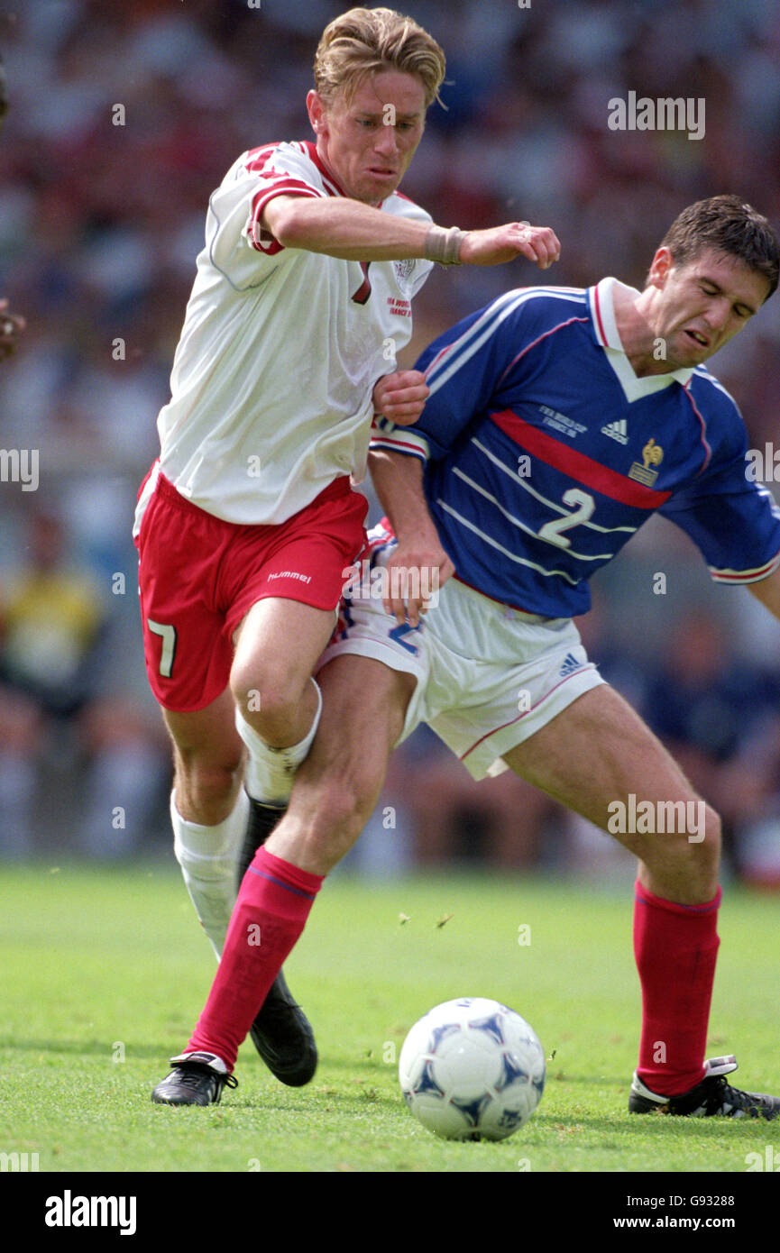 Denmarks allan nielsen vincent candela france battle ball hi-res stock ...