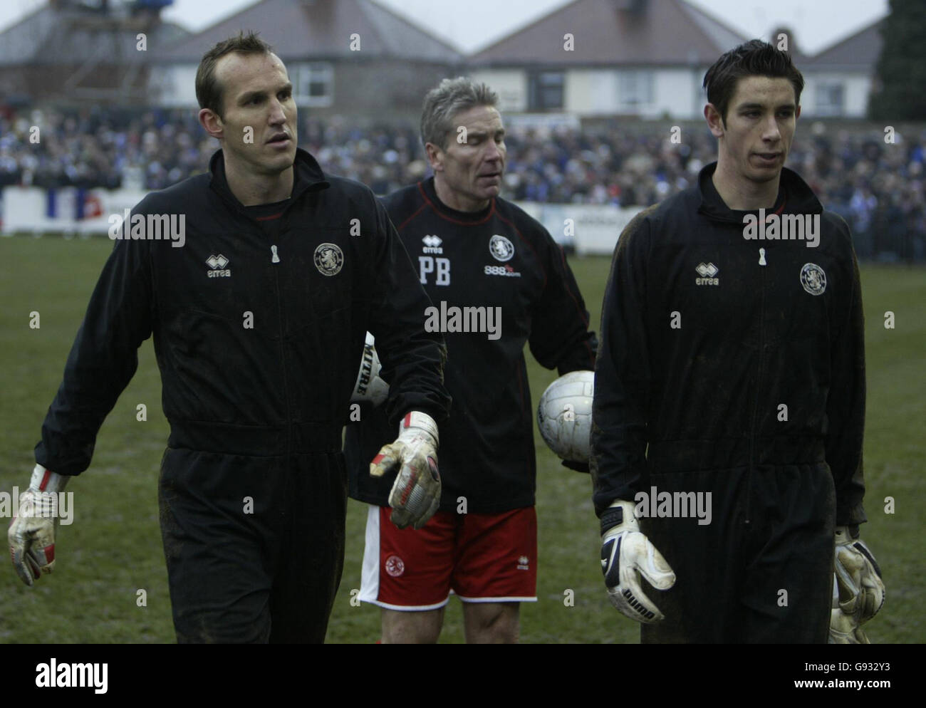 Middlesbrough goalkeeper Mark Schwarzer (L) with fellow goalkeeper ...