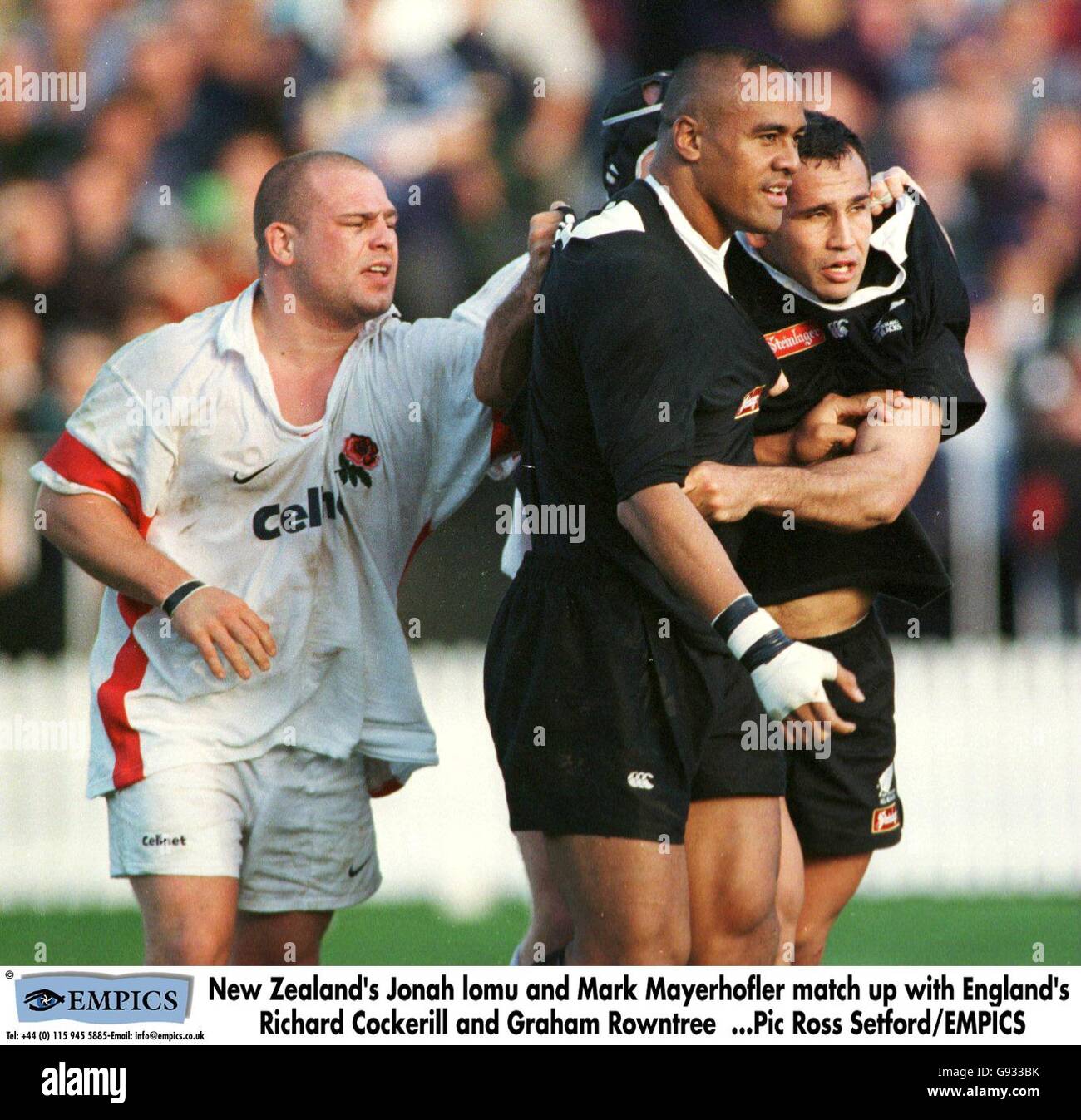New Zealand's Jonah Lomu (centre) and Mark Mayerhofler (right) match up ...