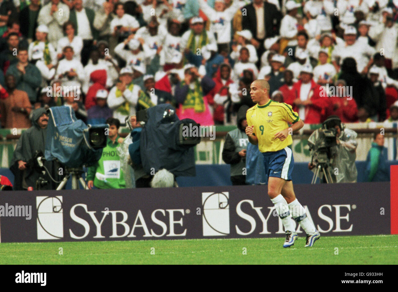 Ronaldo 98 chile hi-res stock photography and images - Alamy