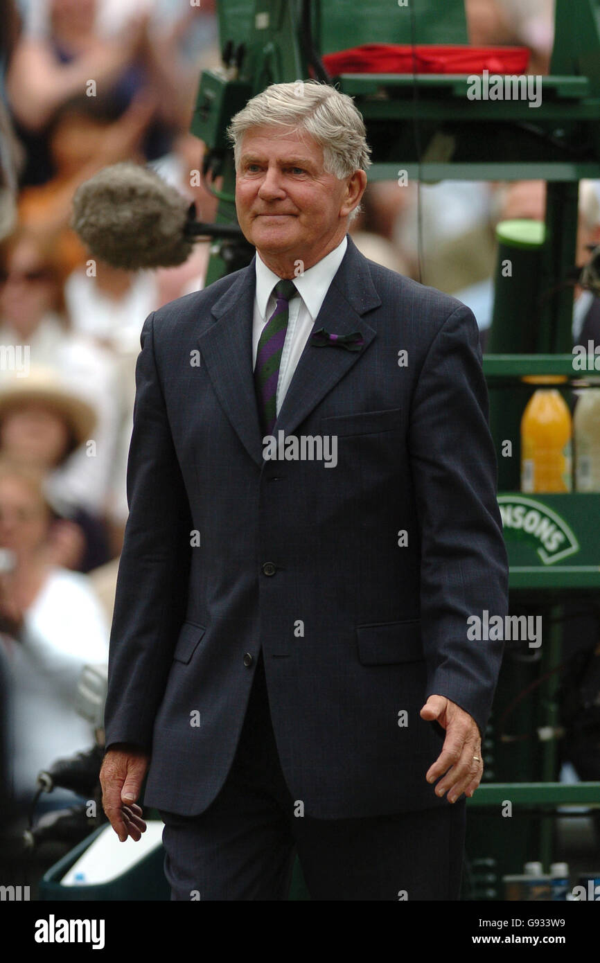 Wimbledon tournament referee alan mills hi-res stock photography and ...