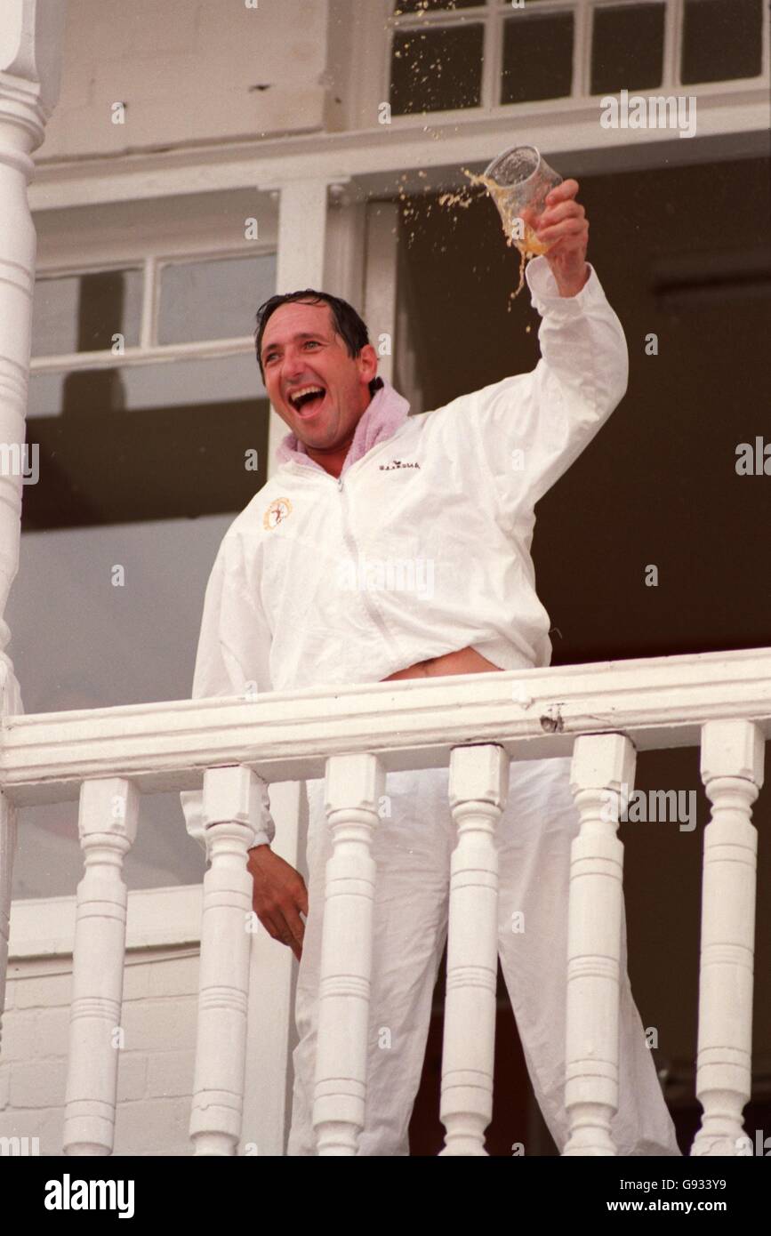 Derek randall cricket hi-res stock photography and images - Alamy