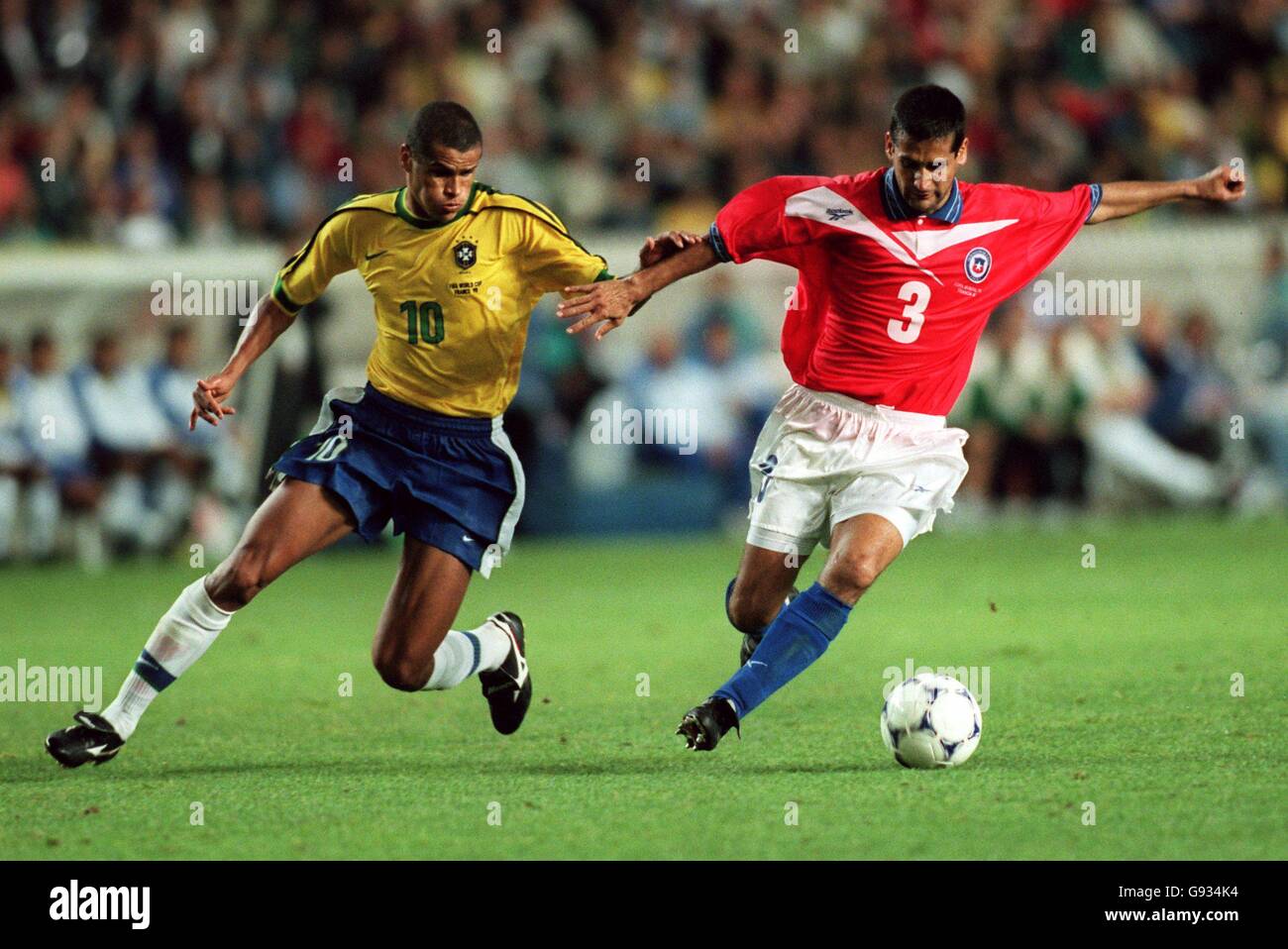 Ronaldo brazil 98 hi-res stock photography and images - Alamy