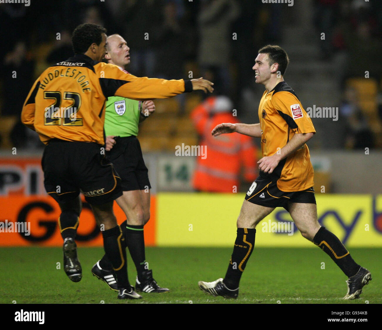 Wolverhampton wanderers mark davies hi-res stock photography and images ...