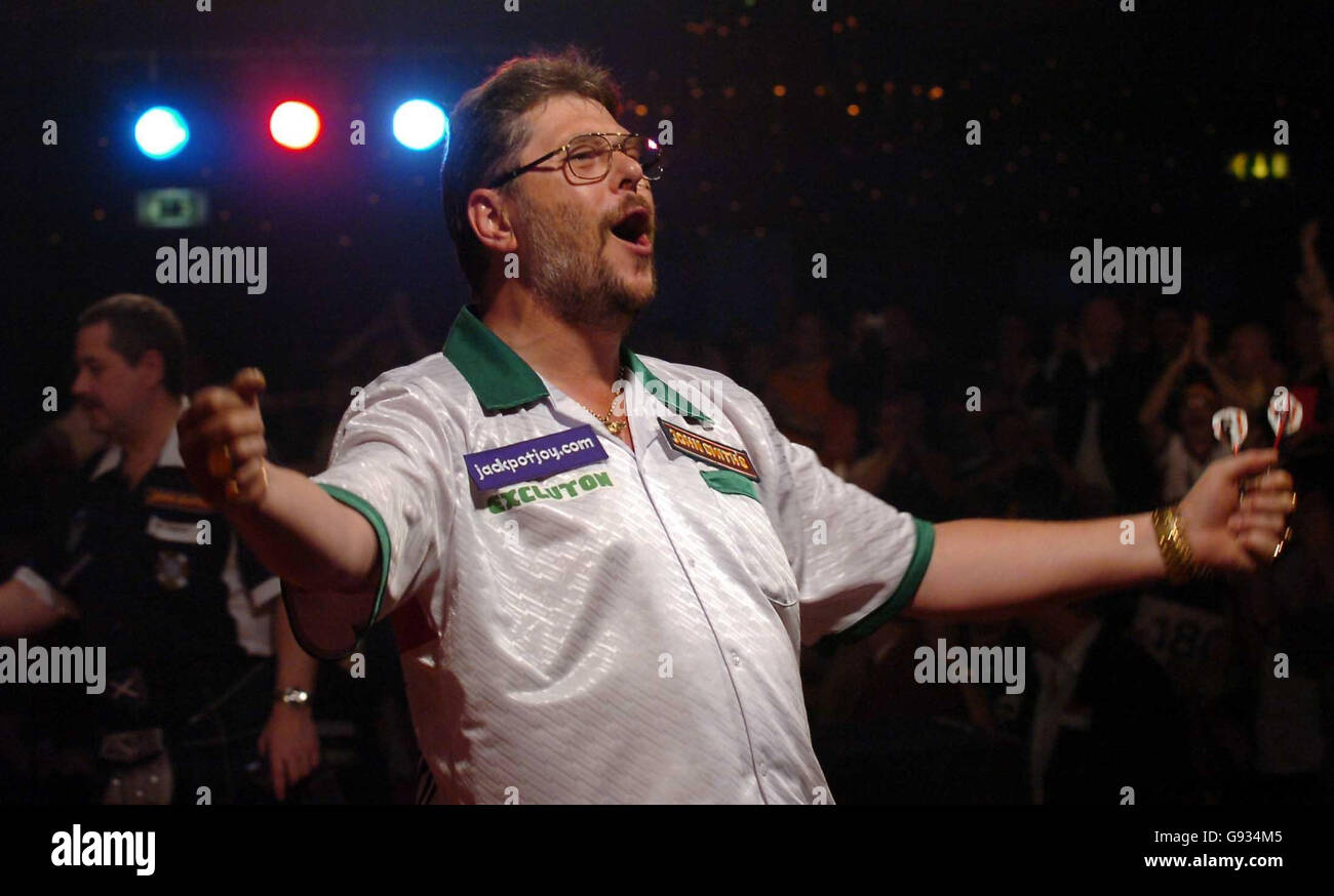 England's Martin Adams celebrates defeating Scotland's Mike Veitch ...