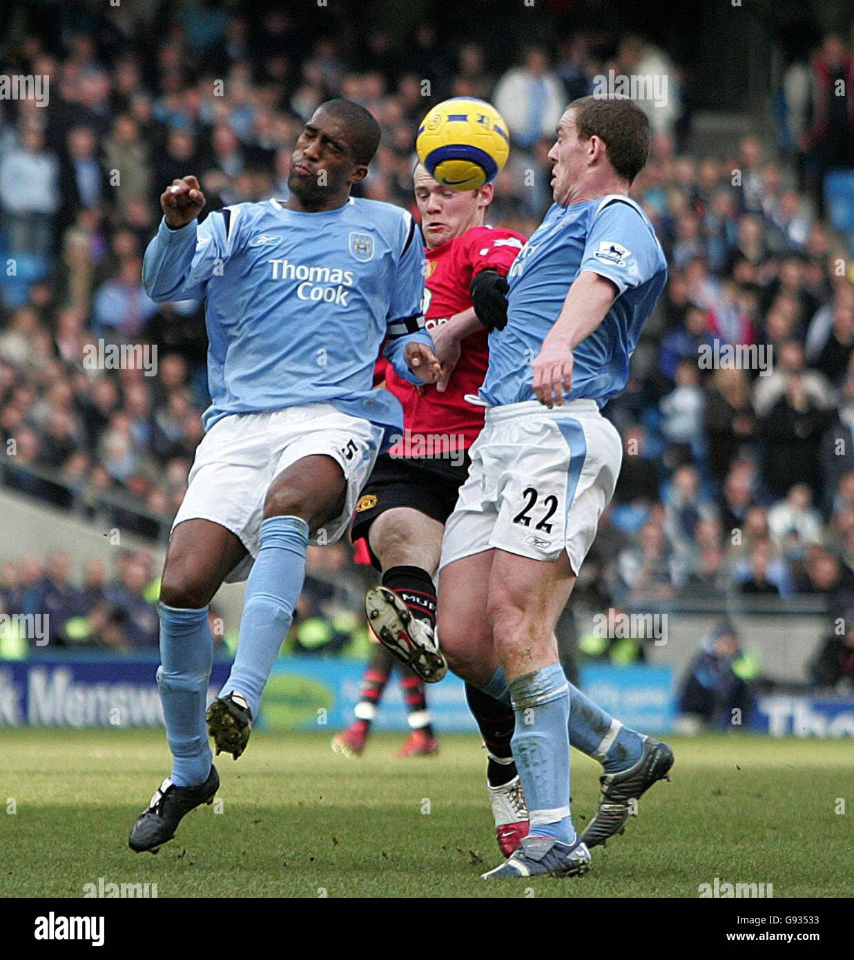 Manchester city richard dunne 2006 hi-res stock photography and images ...