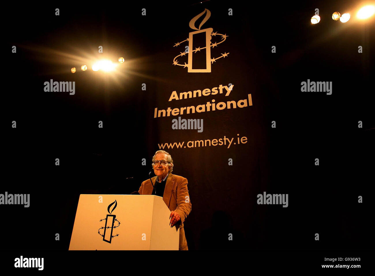 Professor Noam Chomsky delivers the Amnesty International Lecture on ...