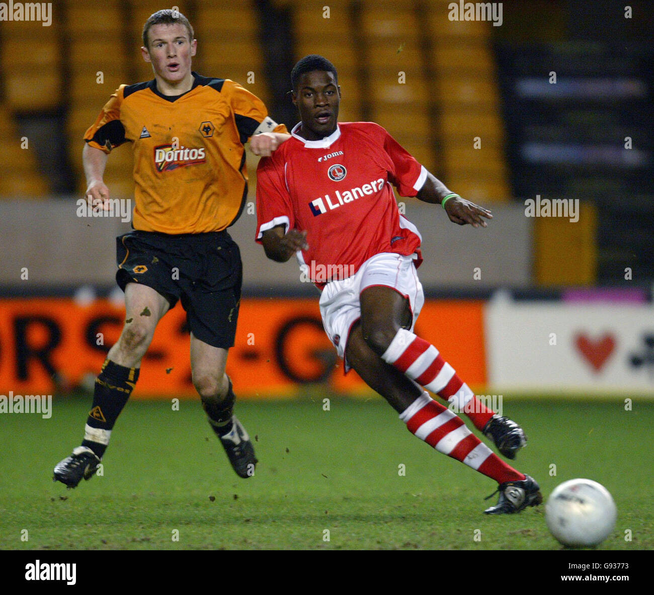 Charltons sheku kamara goes on the attack against wolves hi-res stock ...