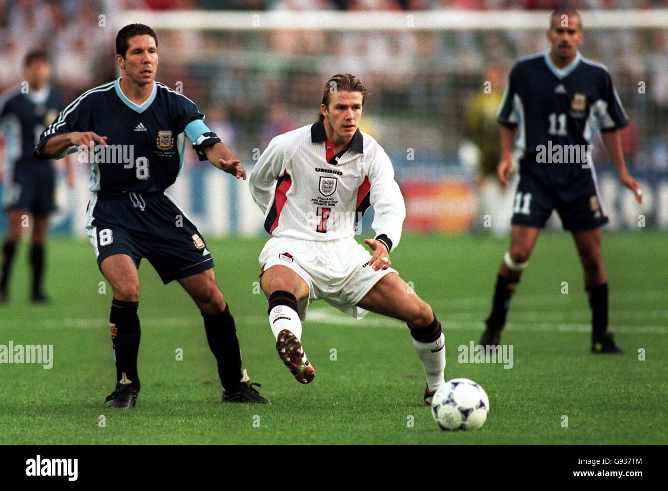 Left right englands david beckham hi-res stock photography and images ...