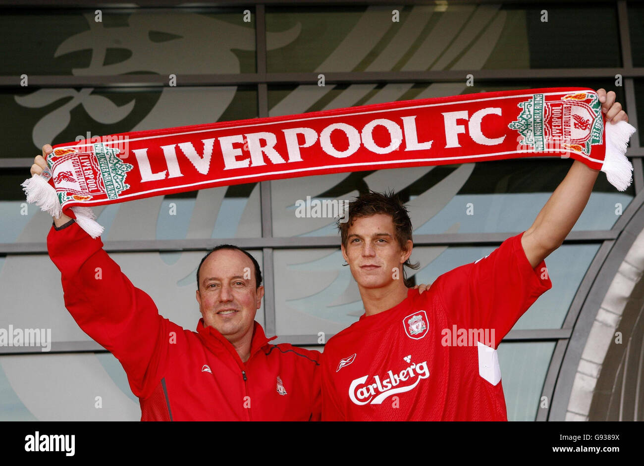 Liverpool manager Rafael Benitez (L) with new signing Daniel Agger ...