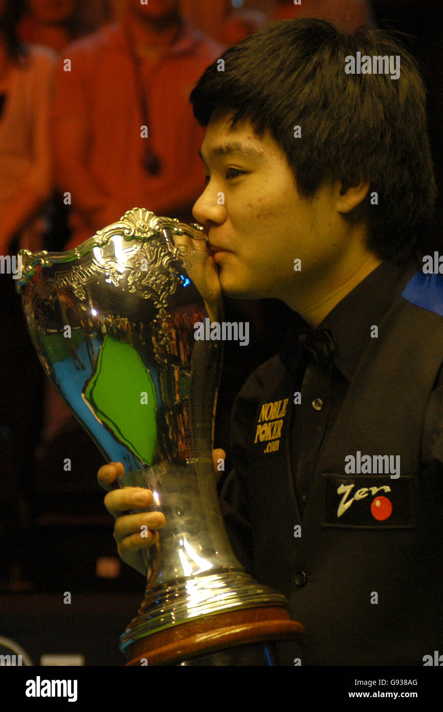 Ding junhui 2005 uk championship hi-res stock photography and images ...