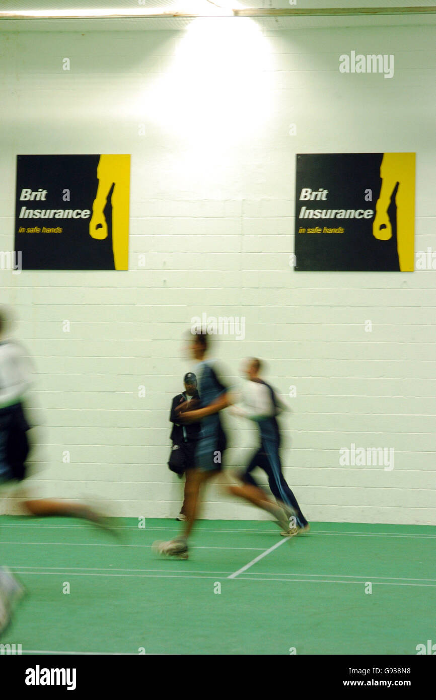 Surrey players in pre season training hi-res stock photography and ...