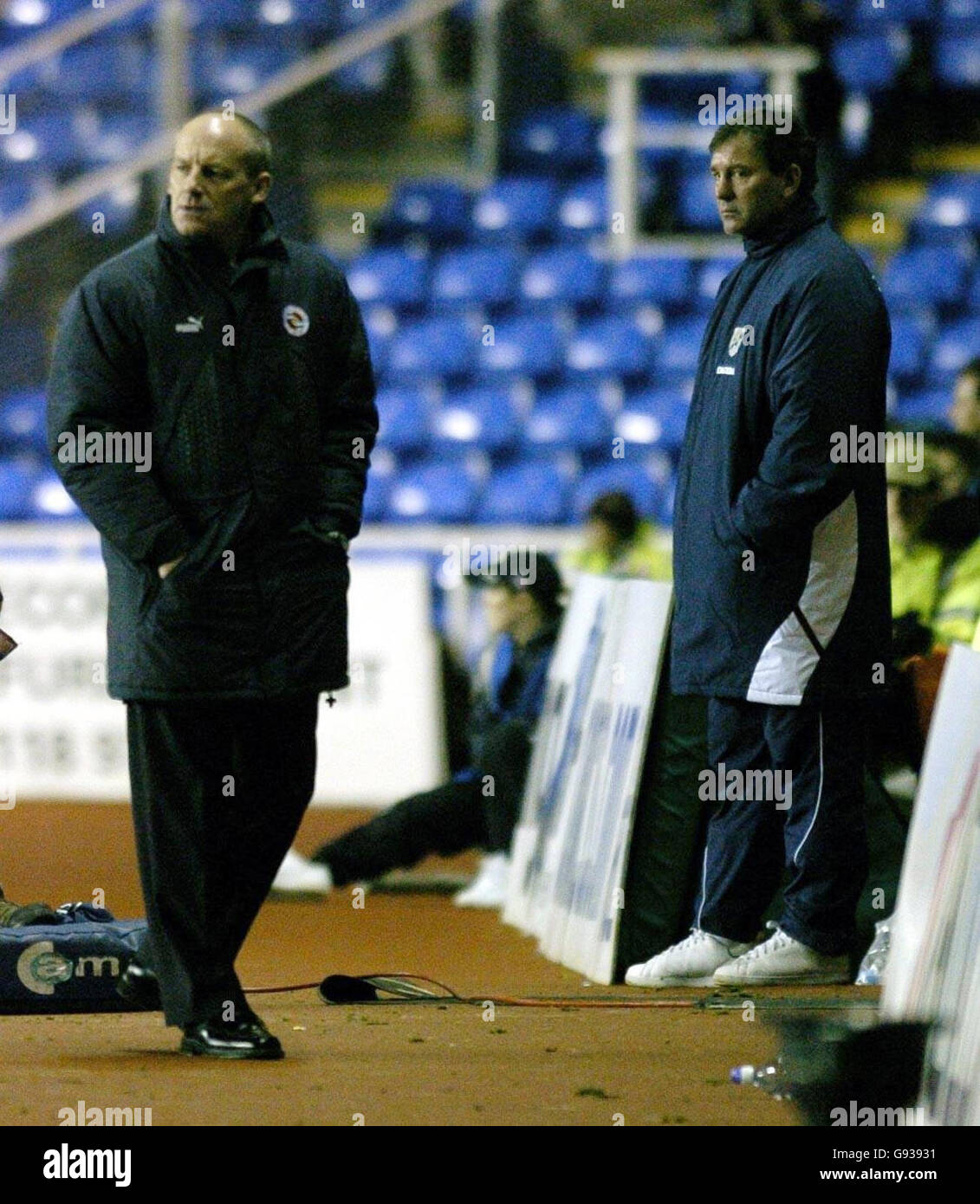 Reading manager Steve Coppell (L) and WBA's manager Bryan Robson during ...