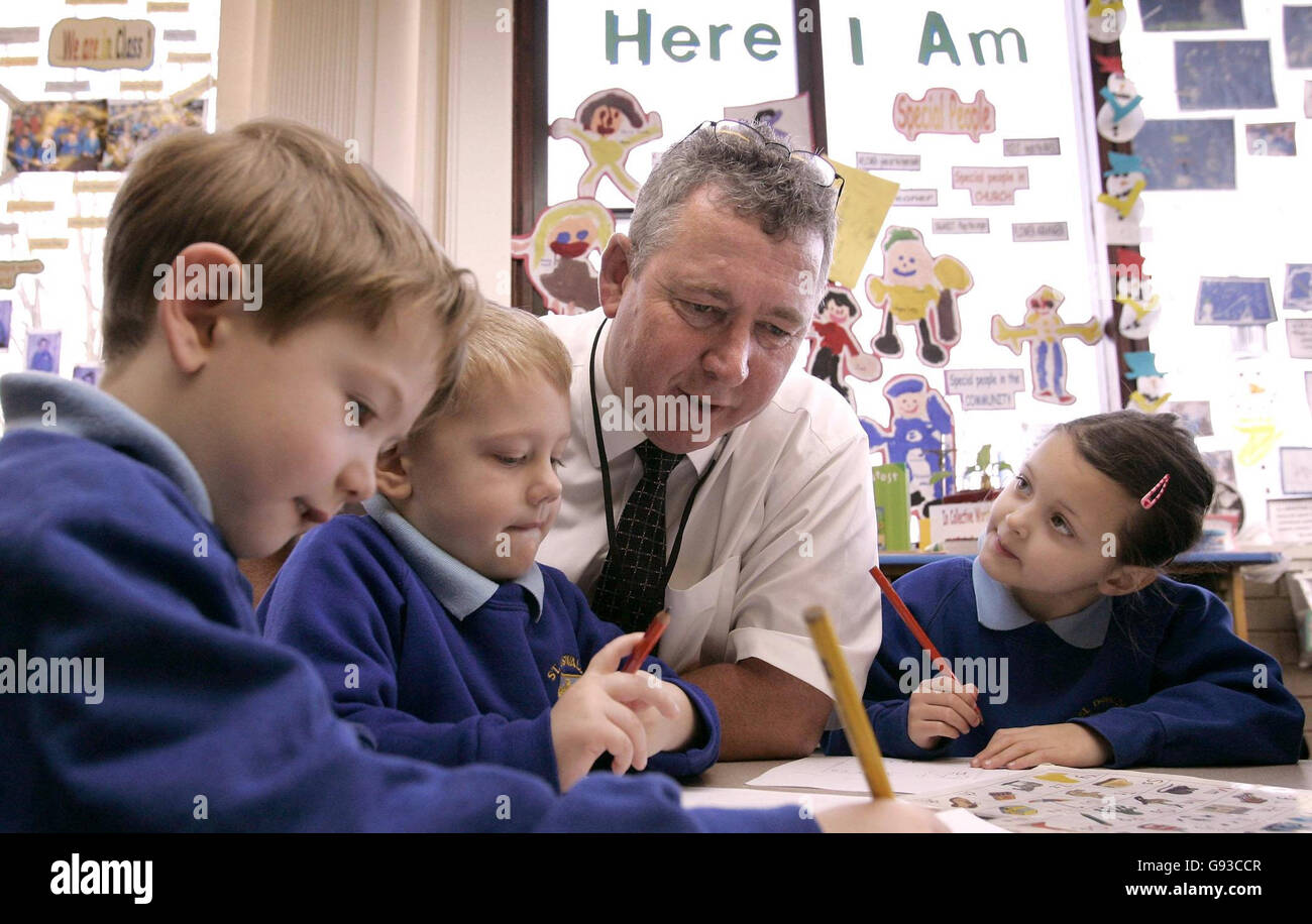 OFSTED's new acting Chief Inspector Maurice Smith speaks to pupils ...
