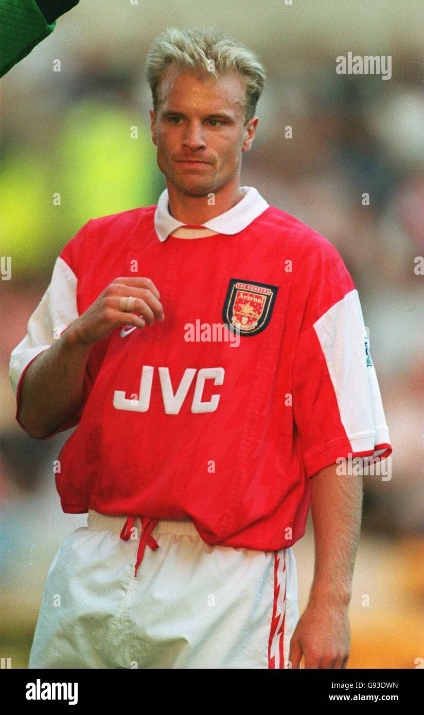 182093 dennis bergkamp hi-res stock photography and images - Alamy