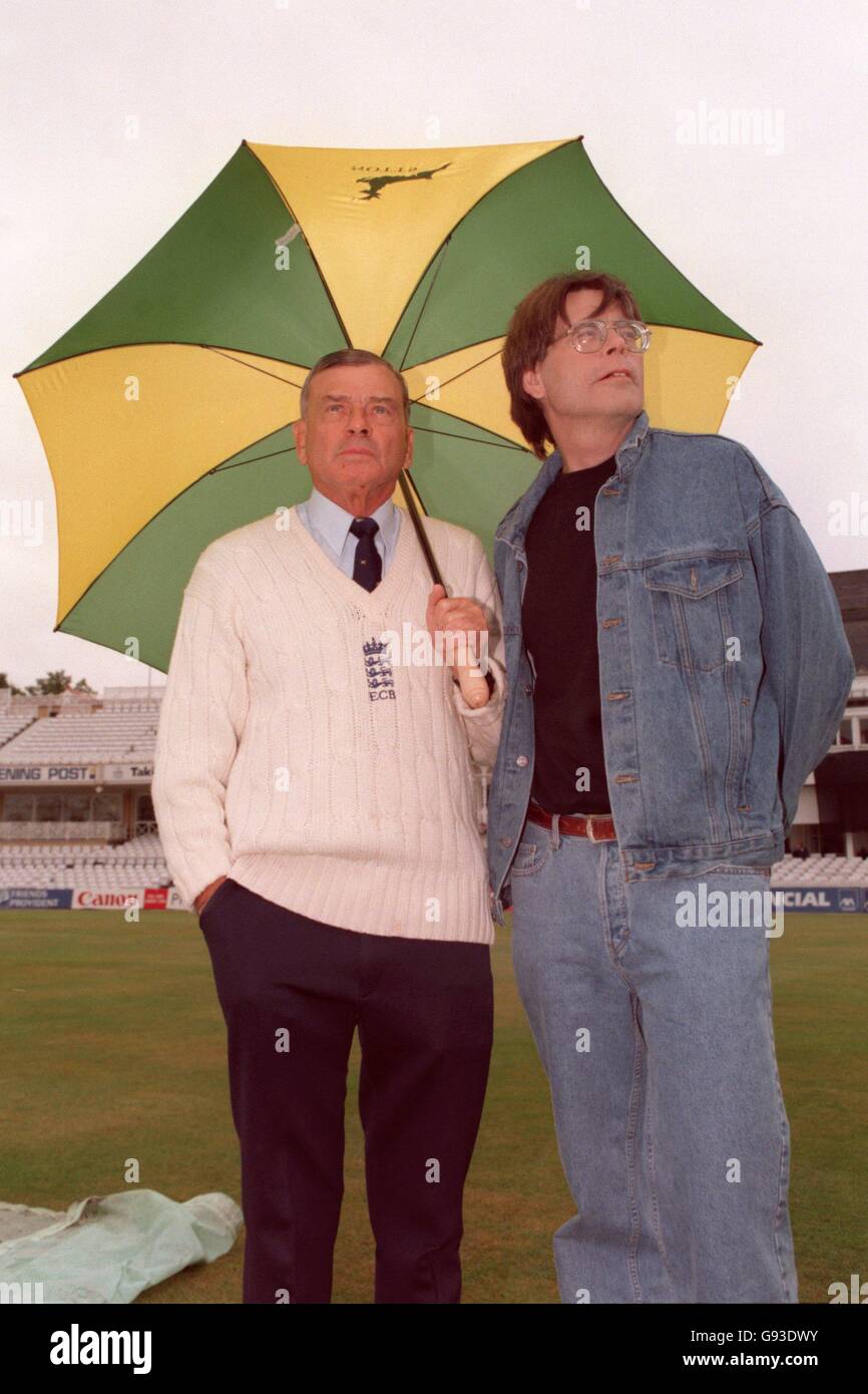 Cricket - Stephen King visits Trent Bridge Stock Photo - Alamy