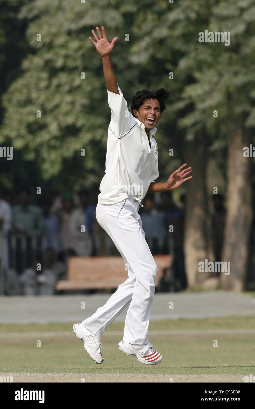 Pakistan bowler Mohammad Asif in action during day one of England's ...