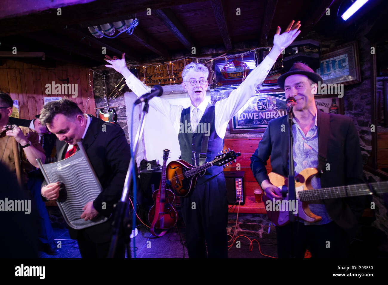 Skiffle hi-res stock photography and images - Alamy