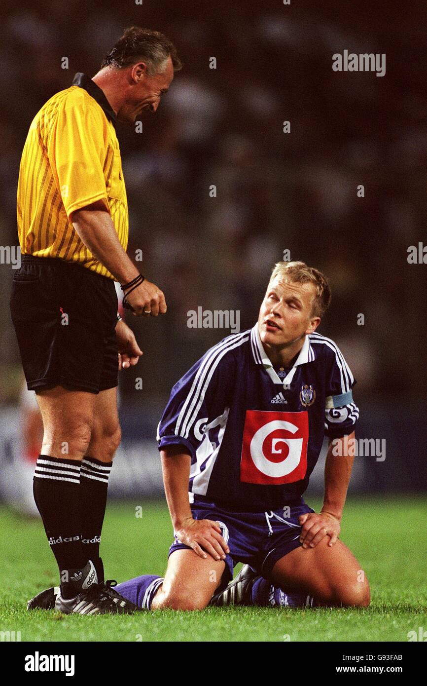 Referee mario van der ende hi-res stock photography and images - Alamy