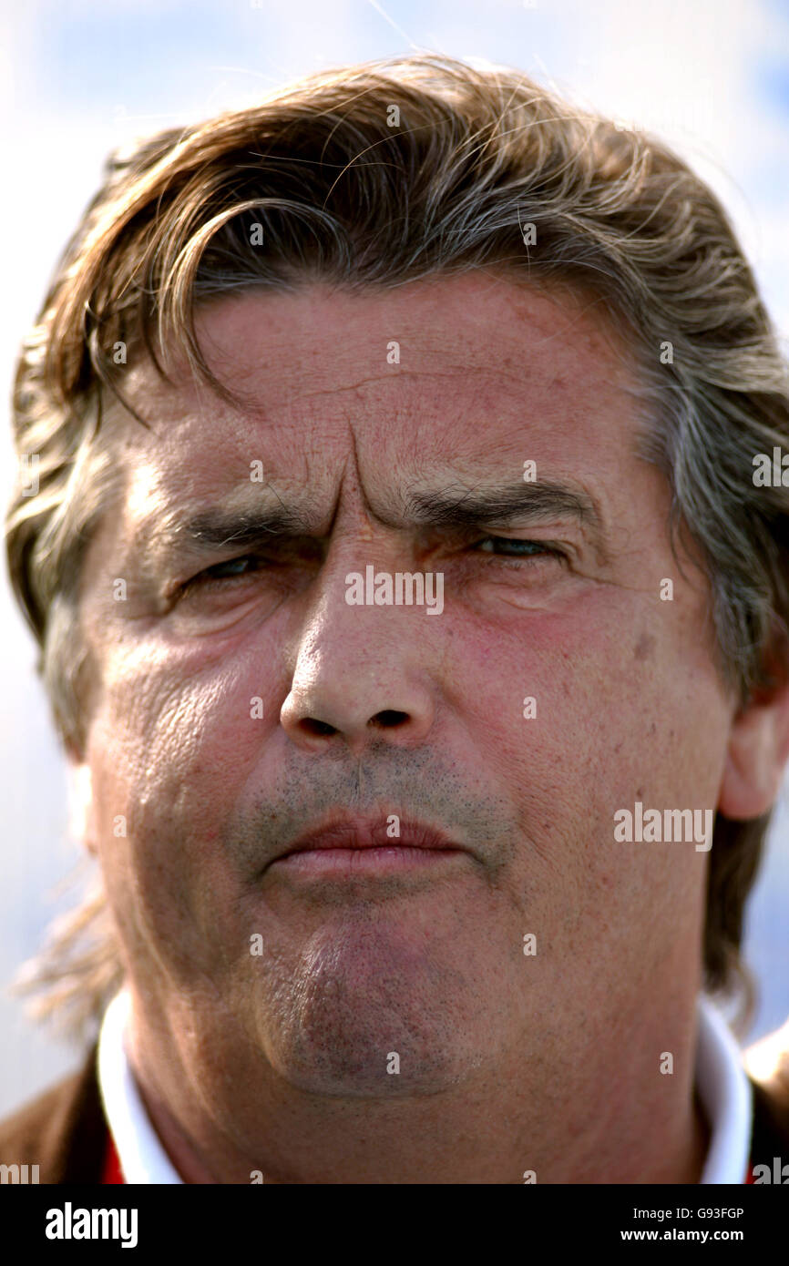Ivory coast football coach hi-res stock photography and images - Alamy