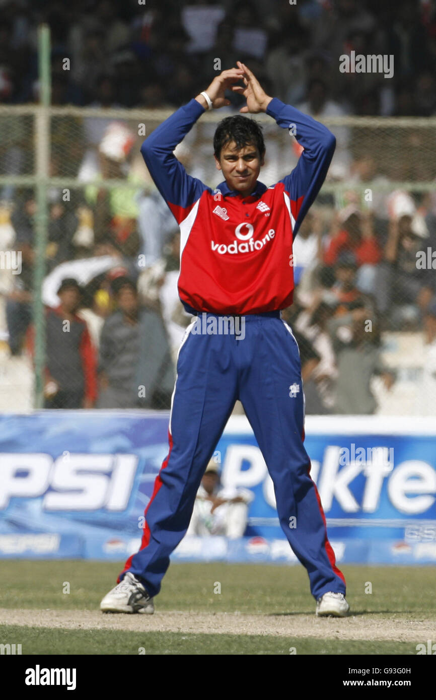 England's Vikram Solanki during the Third One Day International at the ...
