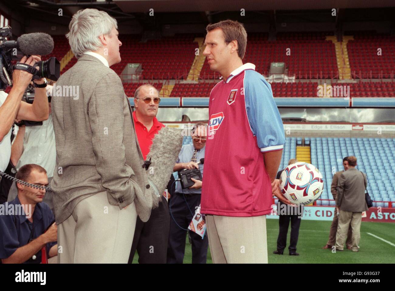 Paul merson signs for aston villa hi-res stock photography and images ...