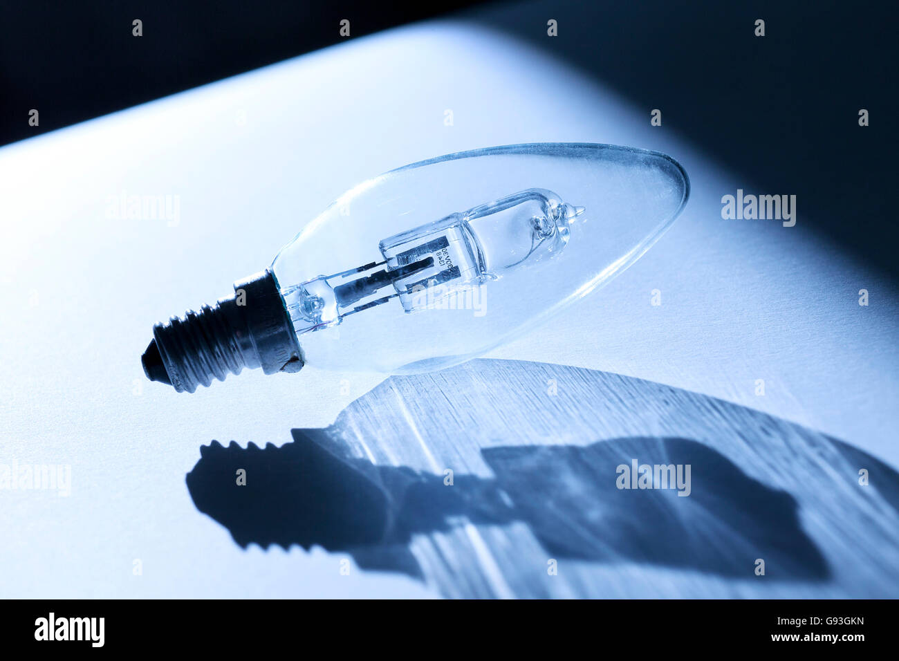 Light bulb and its reflection Stock Photo - Alamy