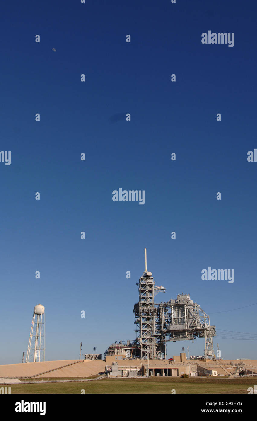 Shuttle Launch Pad B at NASA's Kennedy Space Centre, Florida, USA ...