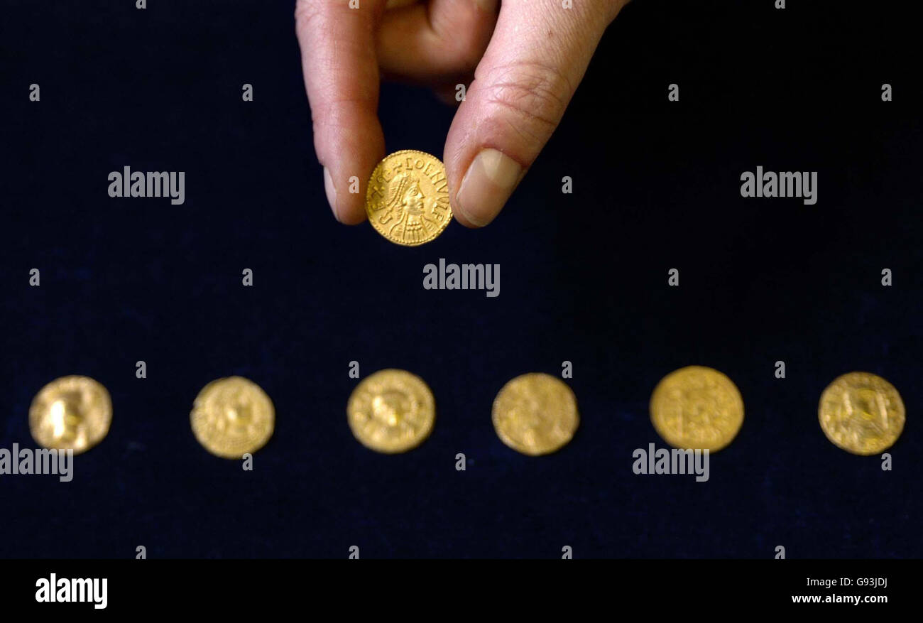 Arts coin hi-res stock photography and images - Alamy