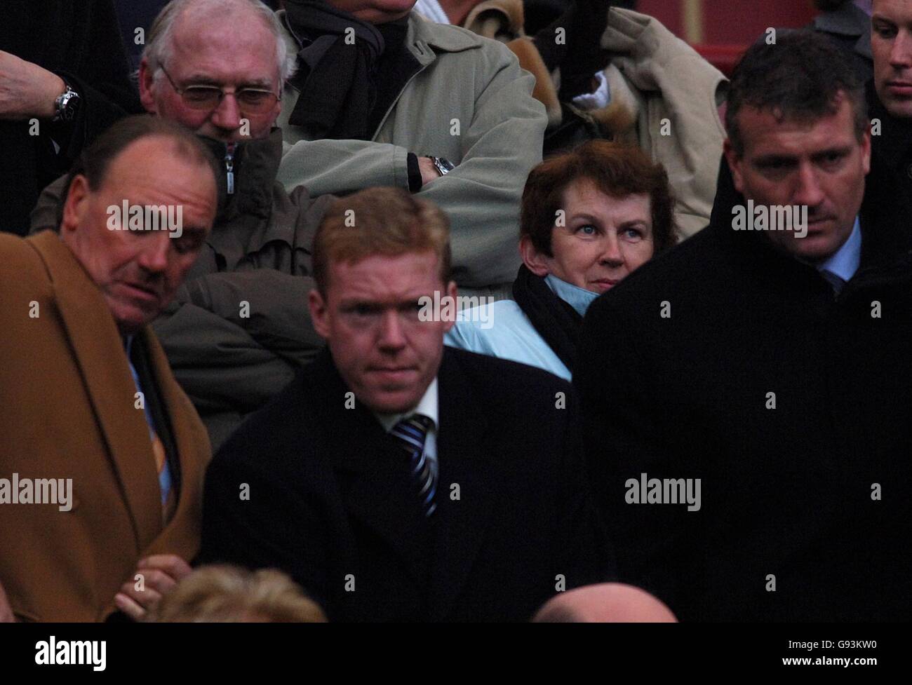 Republic of Ireland manager Steve Staunton with Tim Flowers Stock Photo ...