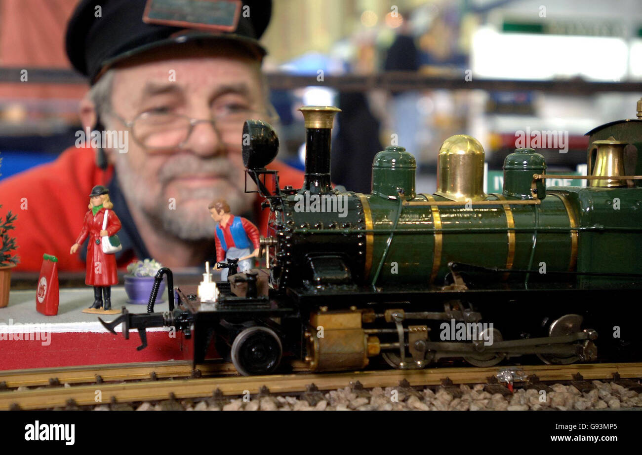 Social model hi-res stock photography and images - Alamy