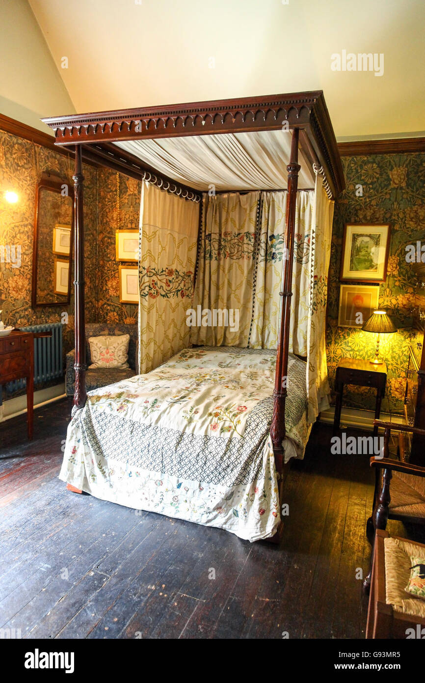 The Honeysuckle Room bedroom with William Morris furnishings at ...