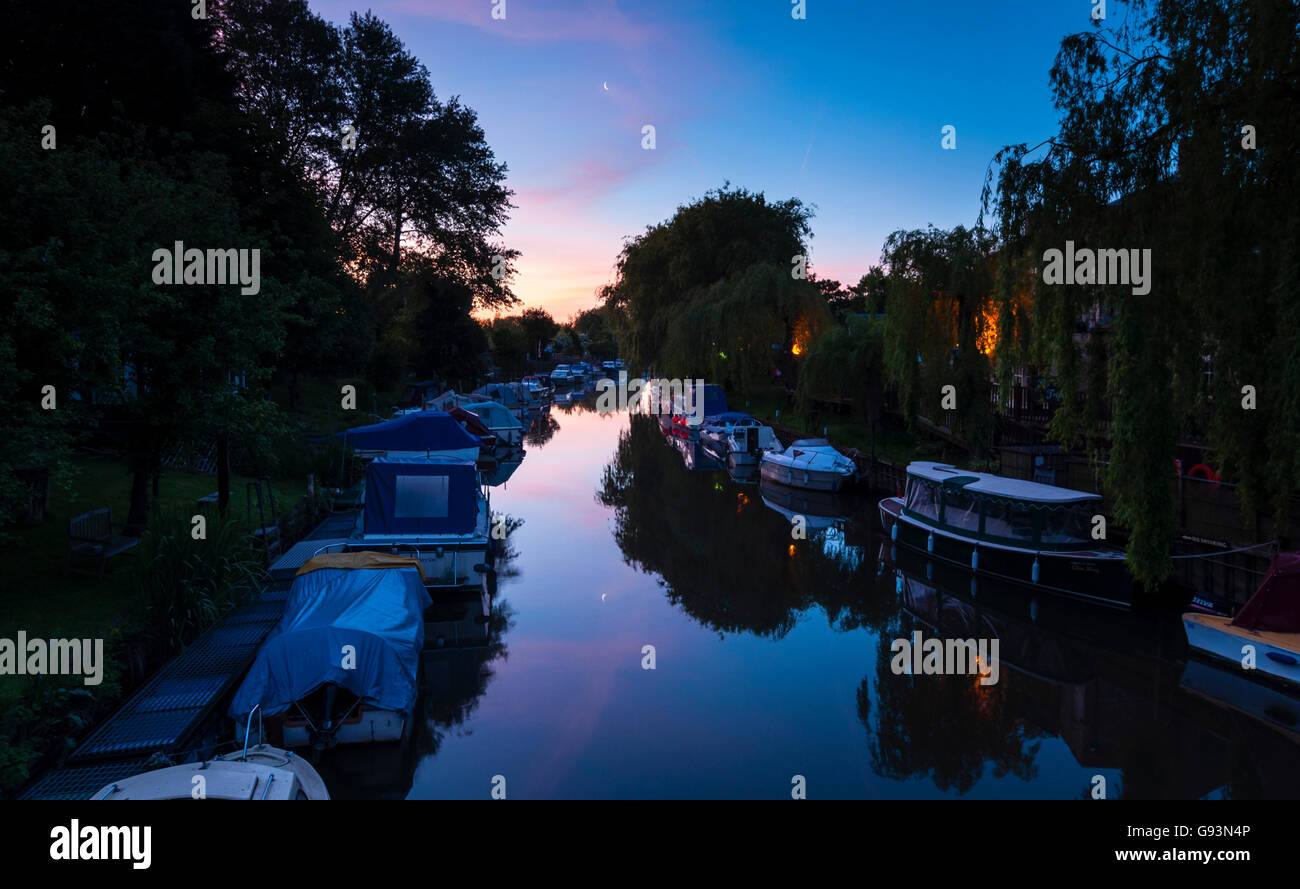 Dawn view of boats on the Great Stour at Grove Ferry, Kent Stock Photo ...