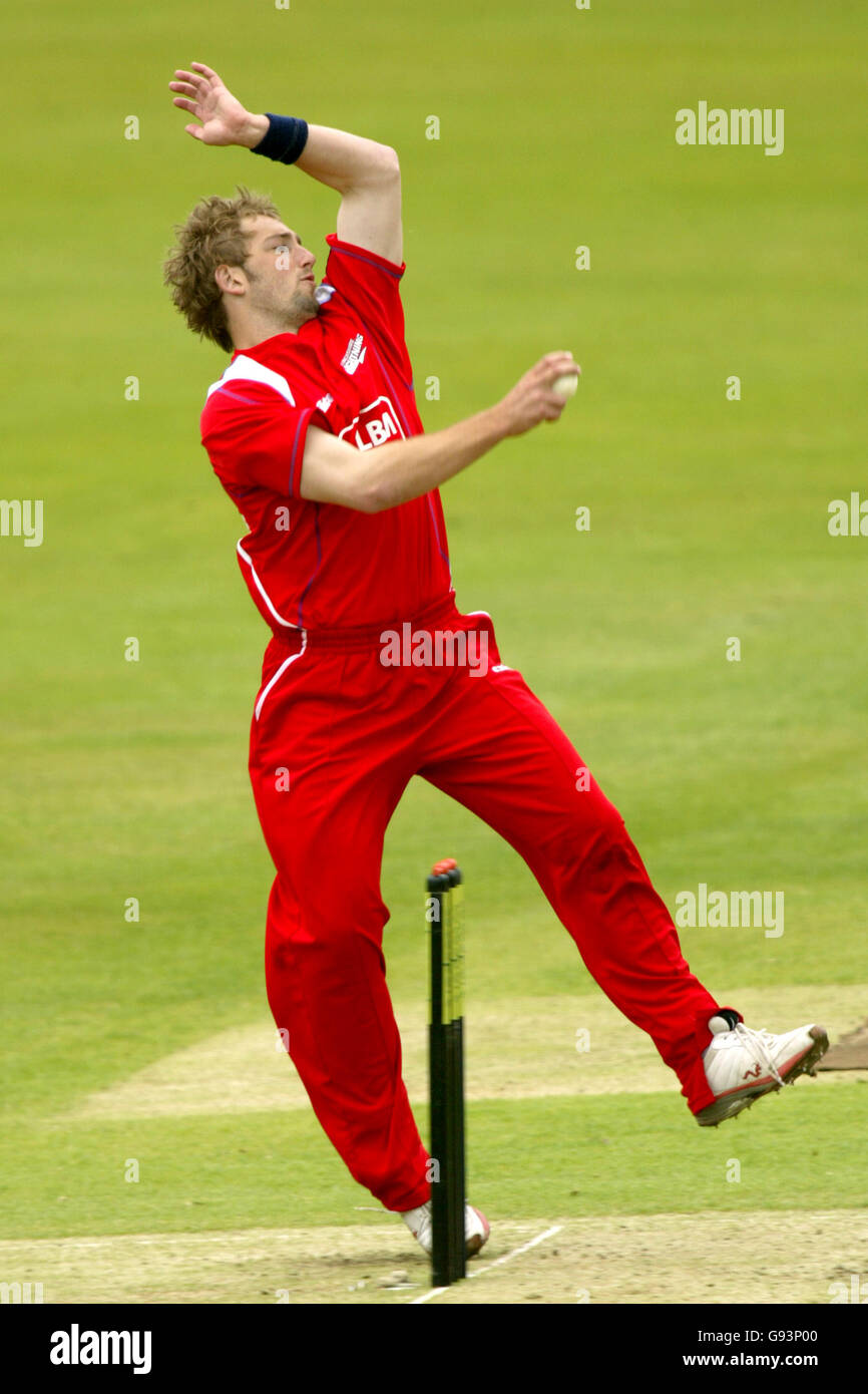 Full length stock cricket hi-res stock photography and images - Alamy