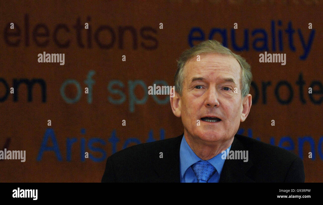 Education agreement hi-res stock photography and images - Alamy