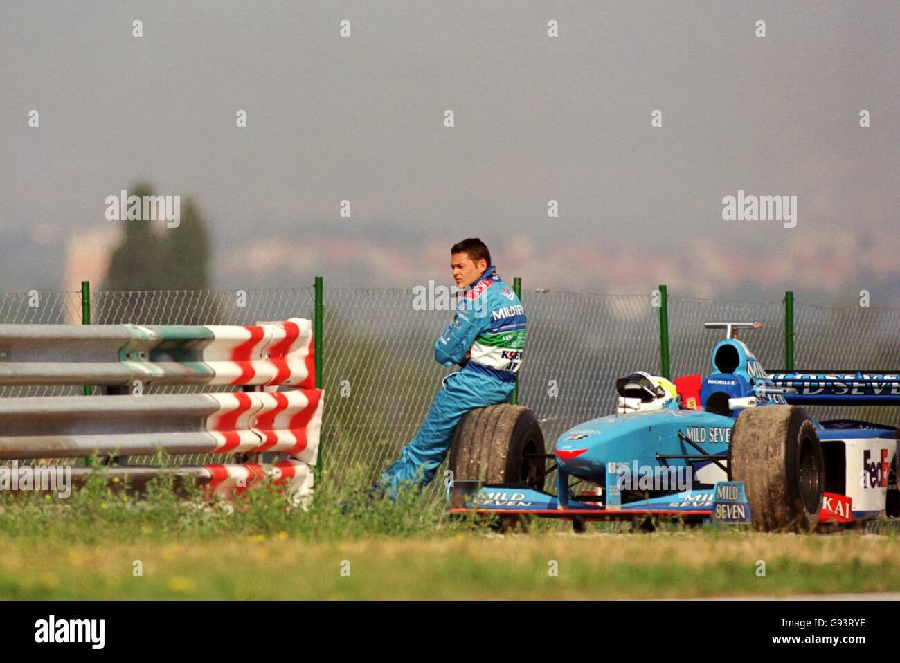 Formula one car spinning out hi-res stock photography and images - Alamy