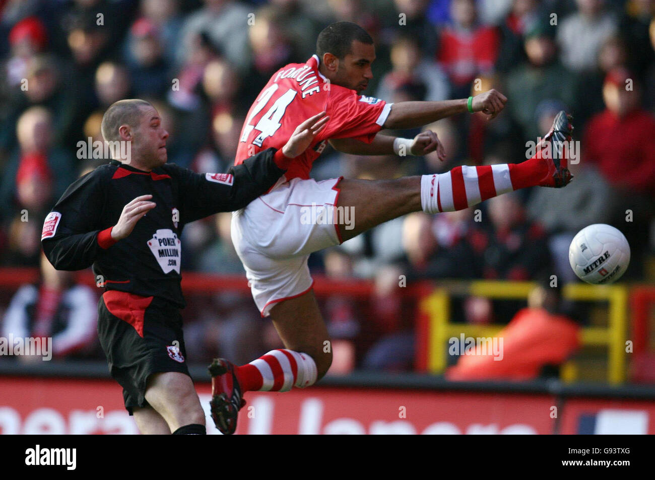 Charlton's Jonathan Fortune (R) stretches past Leyton Orient's Lee ...