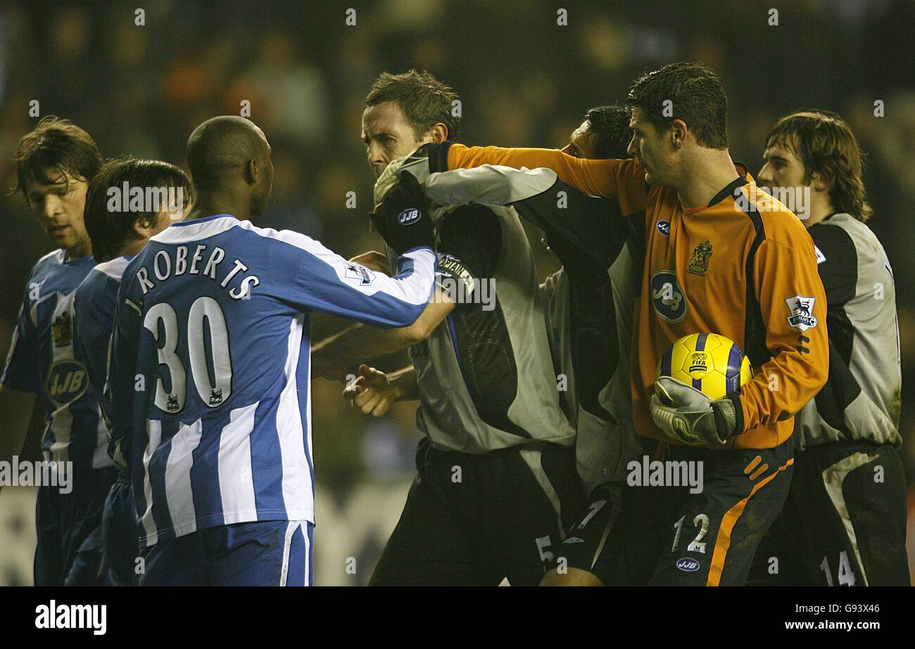Everton's David Weir and Wigan Athletic goalkeeper Michael Pollitt ...
