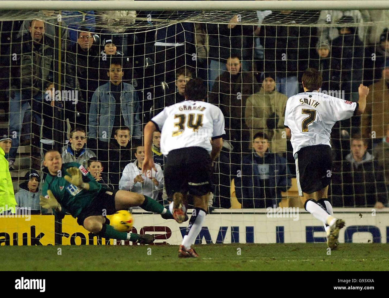 Sheffield uniteds goalkeeper patrick kenny hi-res stock photography and ...