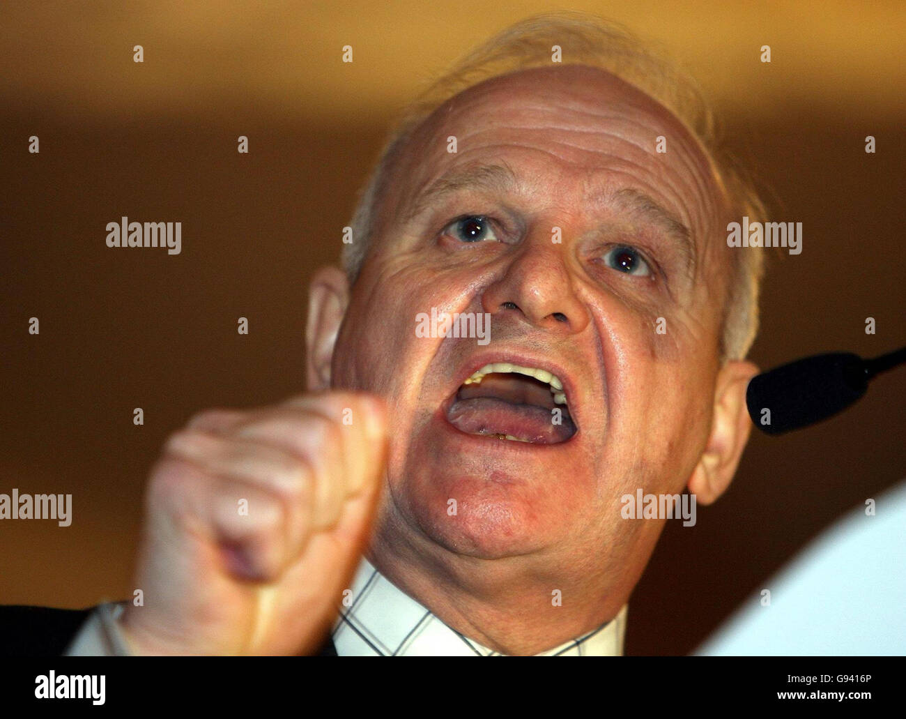 Ulster unionist william mccrea hi-res stock photography and images - Alamy
