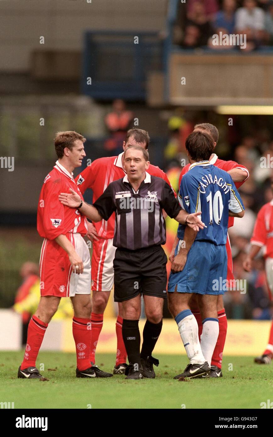 Mike reed referee hi-res stock photography and images - Alamy