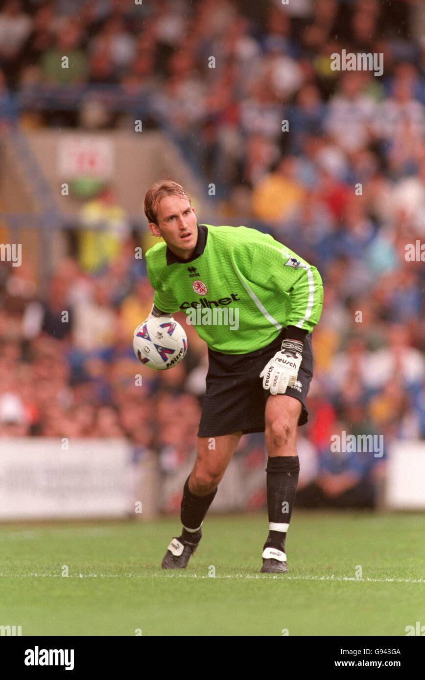 Chelsea goalkeeper mark schwarzer hi-res stock photography and images ...