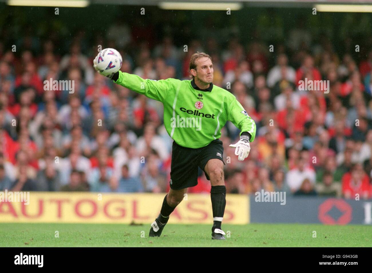 Chelsea goalkeeper mark schwarzer hi-res stock photography and images ...