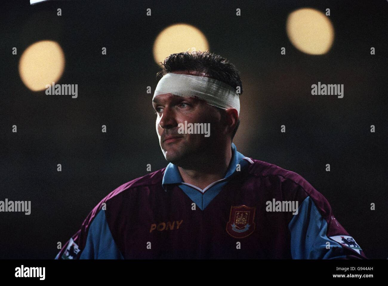 Neil ruddock of west ham united playing with bandaged head hi-res stock ...