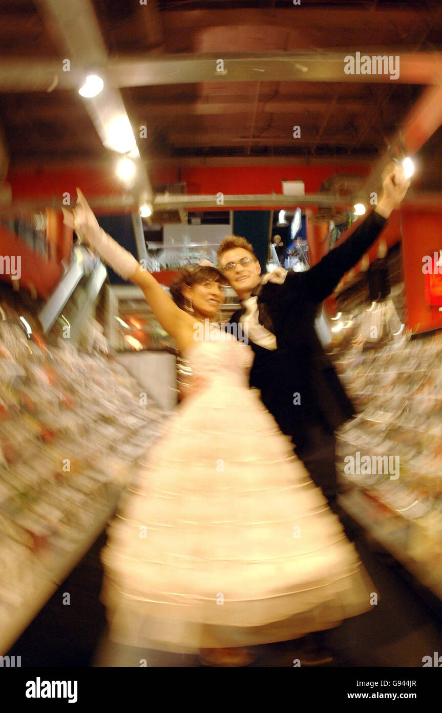 Guitarist Gary Means & fashion designer Shara Hayes after being married ...