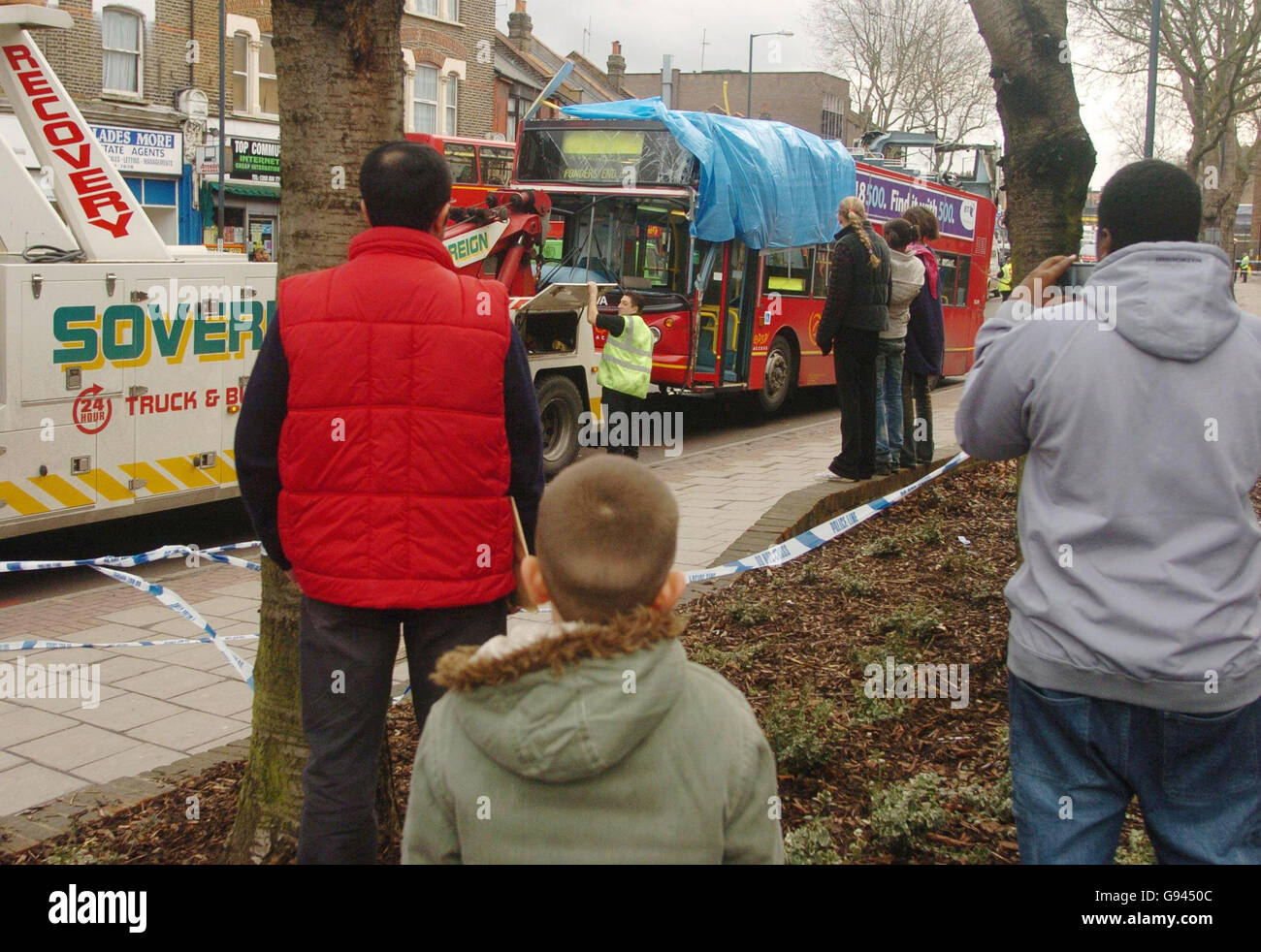 Bus being towed hi-res stock photography and images - Alamy
