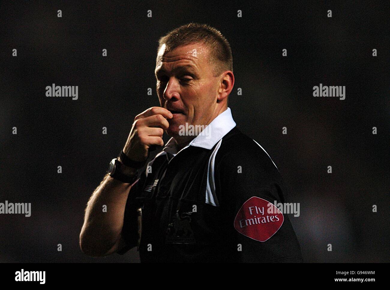 Graham poll premier league referee hi-res stock photography and images ...